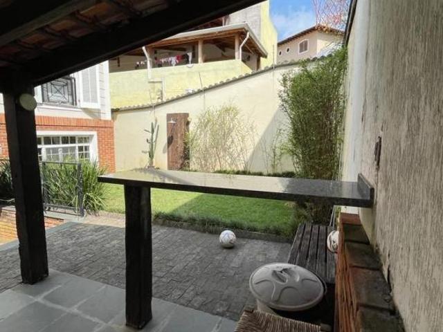 Casa à venda no Jardim Leonor com 300m² 3 dormitórios 2 suítes 4 banheiros 6 vagas
