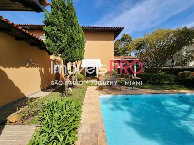 Casa a venda no Jardim Leonor proxima ao Clube Paineiras com 440m2, 4 suites, piscina e jardim