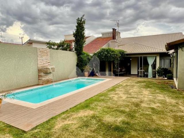 Casa à Venda no Jardim Pancera | Piscina e Amplo Terreno