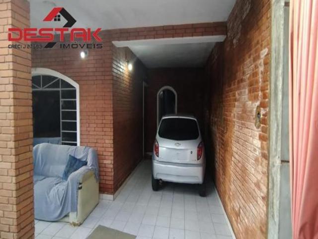 Casa a Venda no Jardim Paulista com amplo terreno, em Várzea Paulista/SP