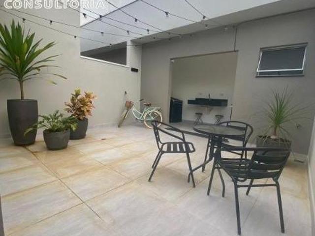 Casa à venda no Jardim Paulista em Atibaia, 03 dormitórios, sendo 02 suítes, cozinha americana e 02
