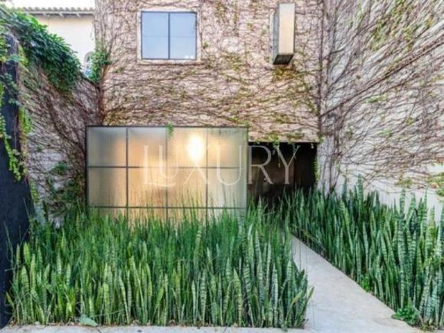 Casa à Venda no Jardim Paulistano, 275 m², 4 quartos sendo 3 suítes, 2 vagas