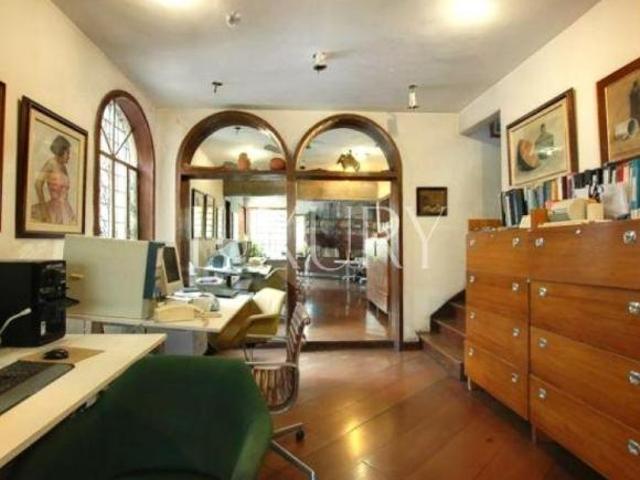 Casa À Venda no Jardim Paulistano, 338 m², 5 quartos sendo 3 suítes, 4 vagas