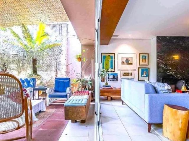 Casa à venda no Jardim Paulistano, terreno de 332m², 3 suítes, 4 vagas