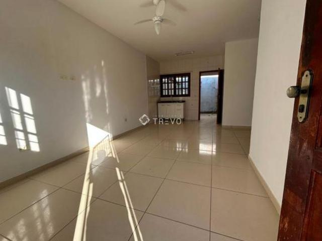 Casa à venda no Jardim Raphael, 2 dormitórios sendo 1 suíte, 2 banheiros, 2 vaga