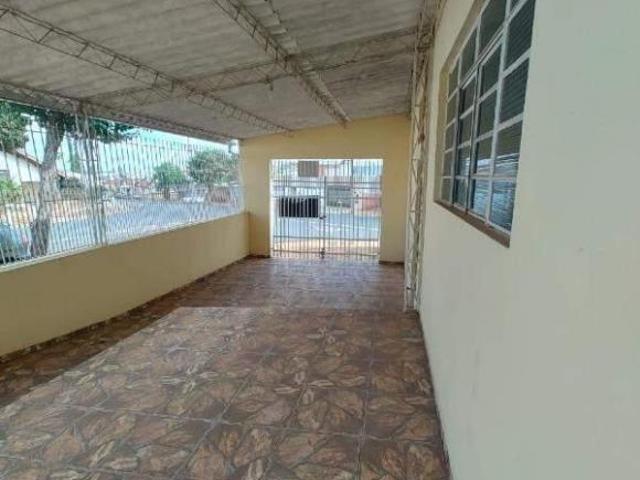 Casa à venda no Jardim São Francisco em Santa Bárbara d&apos Oeste com 3 quartos e 2 vagas de garagem