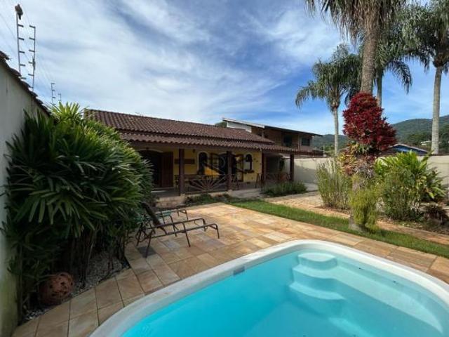 Casa à venda no Jardim Samambaia em Ubatuba SP
