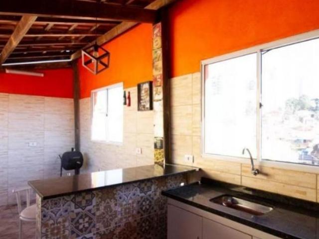 Casa à venda no Jardim Santa Mena com 2 quartos e 2 vagas