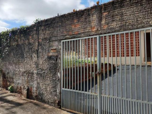 Casa à Venda no Jardim Semíramis – 3 Quartos e Terreno de 198m