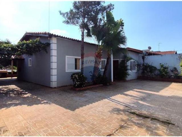 Casa a venda no Jardim Silvania com 3 quartos 2 suítes, 222 m²