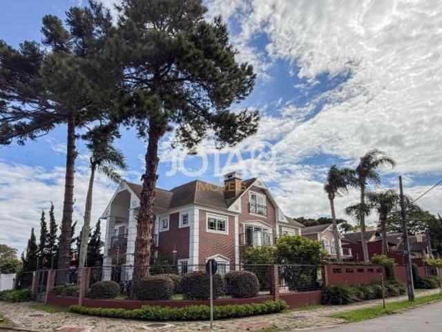 CASA EXCLUSIVA NO JARDIM SOCIAL COM AMPLO JARDIM E 5 SUÍTES