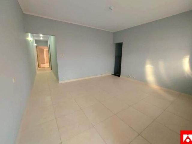 Casa à venda no Jardim Três Marias em Salto com 2 quartos e 2 vagas de garagem