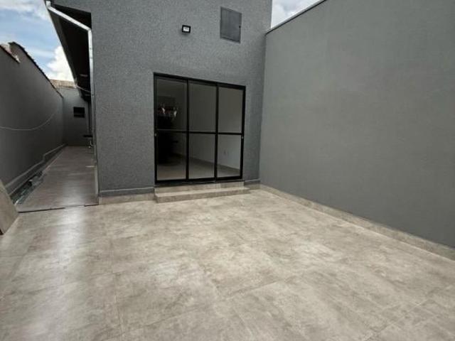 Casa à Venda no Jardim Tropical Totalmente Reformada!