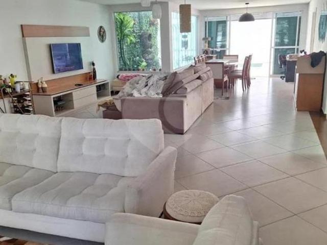 CASA Á VENDA NO JARDIM VIRGINIA COM 318M2 / 2 ANDARES COM 4 SUITES E 6 VAGAS DE GARAGEM