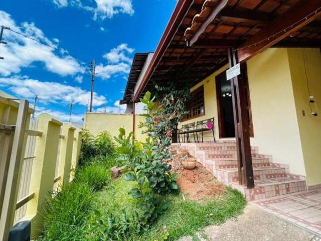 Casa à Venda no Jardim Vitória, 4 quartos, 1 suíte, 275m²