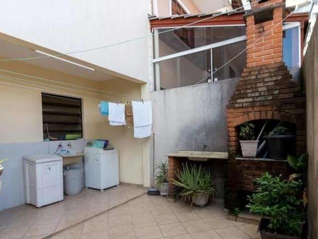 Casa à Venda no Jardim Zaira em Guarulhos com 3 Quartos e 4 Vagas