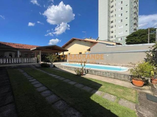 Casa à venda no Jd Uirá 1 quarto, com piscina