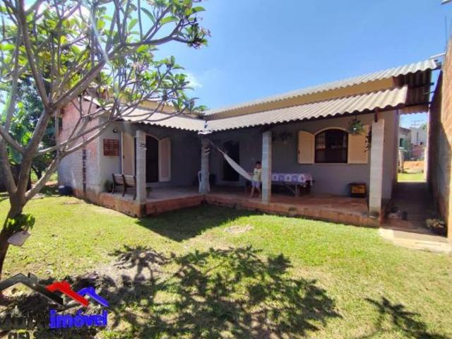 Casa à Venda no Jerivá – Amplo terreno