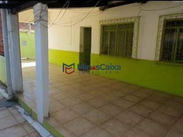 CASA A VENDA NO OLARIA COM 425 M² TENDO 3 QUARTOS, ÁREA GOURMET E QUINTAL!