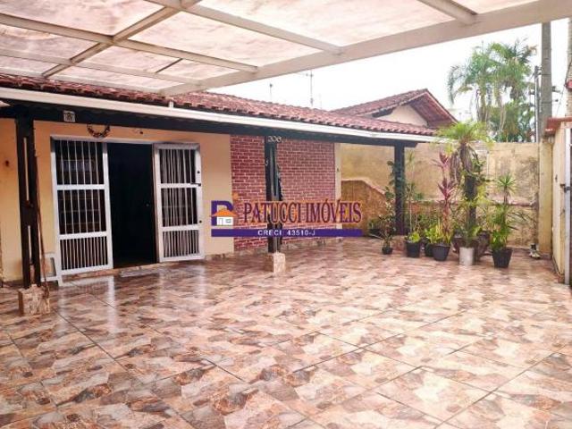 Casa à venda no litoral de Mongaguá – conforto, espaço e ótima localização!