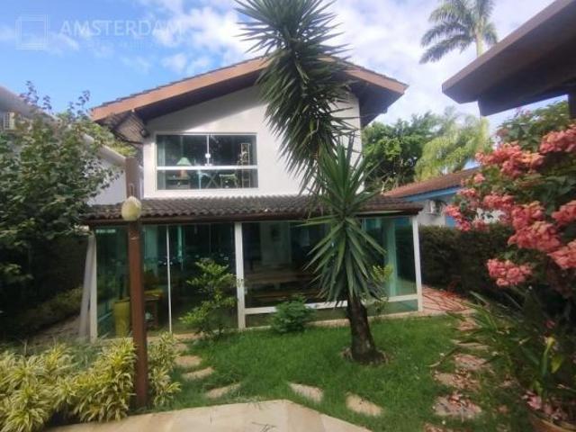 Casa à venda no M22, na Riviera, 4 dormitórios sendo 3 suítes, área gourmet, piscina, 3 vagas, 300