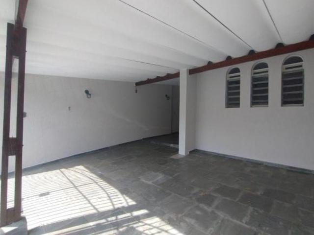 Casa à venda no Mogi Moderno com 3 quartos e 2 vagas cobertas em Mogi das Cruzes