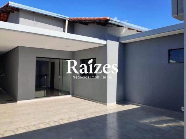 Casa à venda no Monte Hebron em Uberlândia com 3 quartos, 1 suíte e 3 vagas