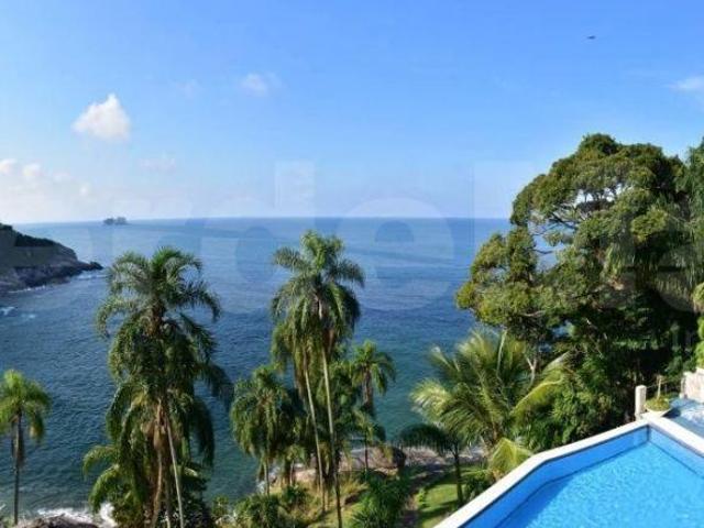 Casa à Venda no Morro do Sorocotuba em Guarujá, praia do Éden