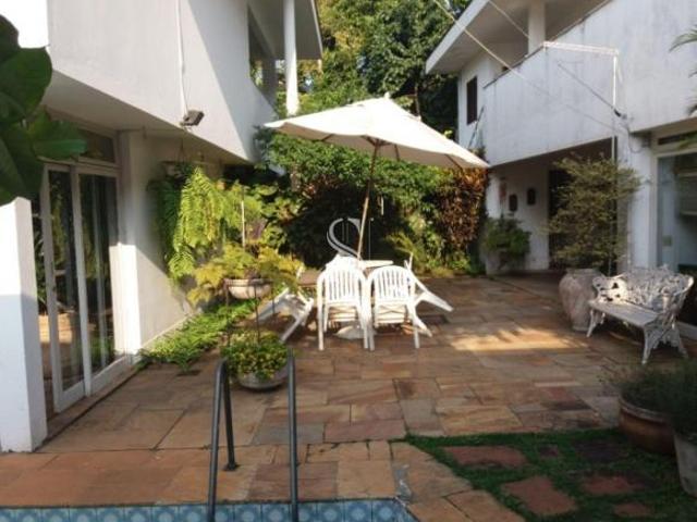 Casa a venda no Morumbi Casa de 740m² co 6 dormitorios sendo 1 suite, 6 banheiros e 12 vagas