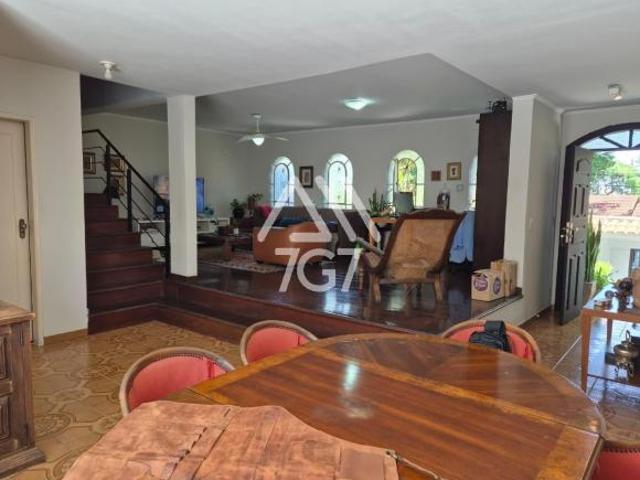 CASA À VENDA NO MORUMBI COM 3 SUÍTES