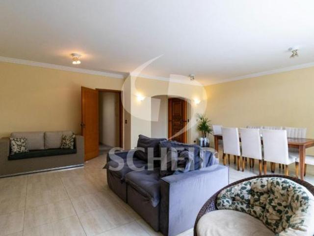 Casa á Venda no Morumbi com 294m², 4 quartos sendo 1 suíte, 4 vagas