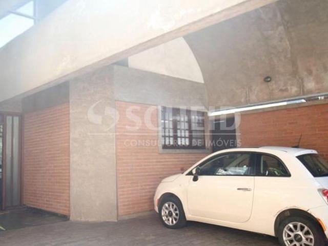 Casa á Venda no Morumbi com 390m², 4 quartos sendo 2 suítes, 3 vagas