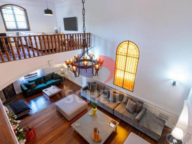 Casa á Venda no Morumbi com 564m², 3 quartos sendo 3 suítes, 8 vagas