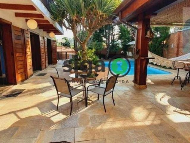 CASA À VENDA NO MORUMBI COM 5 SUÍTES, PISCINA E 5 VAGAS