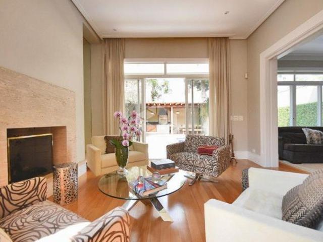 Casa à Venda no Morumbi, SP / Com 4 Dormitórios, Piscina, 4 Vagas