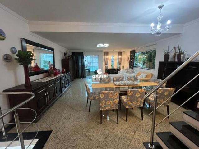 Casa à venda no Marapé em Santos