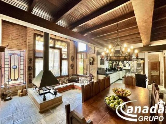Casa à venda no Nova Higienópolis com 4 quartos