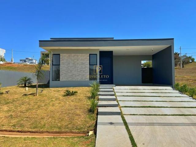 Casa à Venda no Ninho Verde II com Piscina, 3 Dormitórios | Pardinho/SP