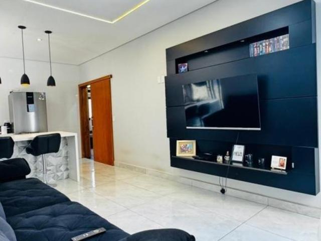 Casa à venda no São Jerônimo: 3 quartos, sendo 1 suíte, sala e cozinha conjugadas, piscina e 3 vagas