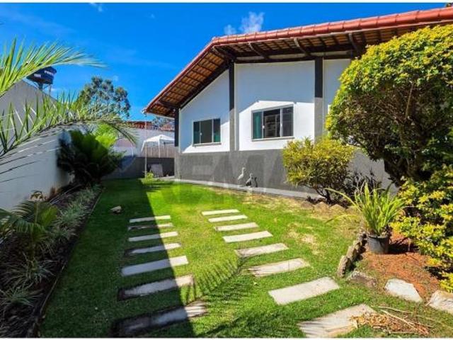 Casa à venda no SMLN MI 09 4 Quartos, Vista para o Lago e Lazer Completo