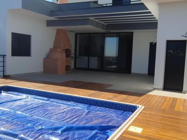 CASA A VENDA NO SAN CONRADO, COM 4 SUÍTES, PISCINA MODERNA E ACONCHEGANTE