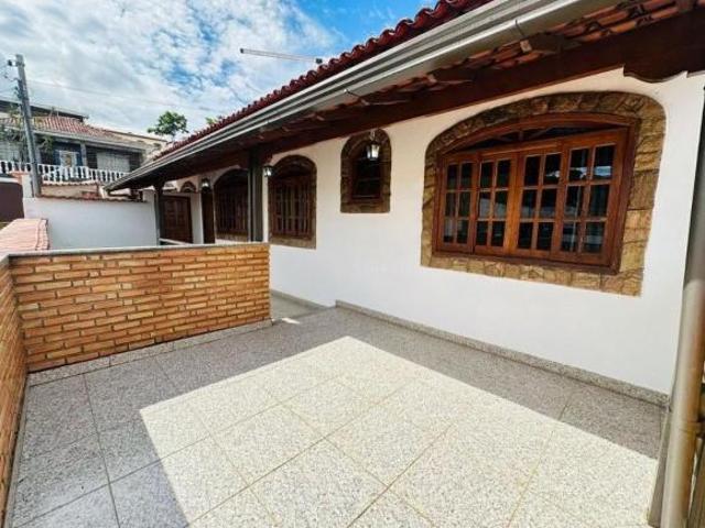 CASA A VENDA NO SANTA MÔNICA