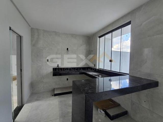 Casa à venda no Santa Rosa, 3 quartos, 1 suíte com closet e 4 vagas