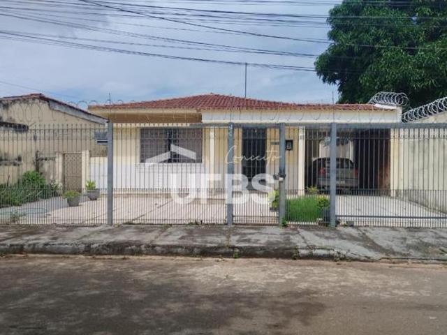 Casa a venda no setor Coimbra 4 quartos proximo a Praça C
