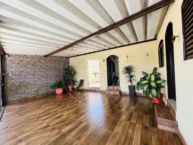 Casa à Venda no Setor Centro Oeste, Próxima à Av. Bernardo Sayão