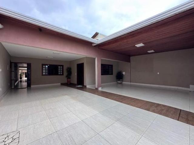 Casa à venda no Setor de Mansões – Espaço, conforto e excelente estrutura