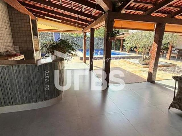 CASA À VENDA NO SETOR JAÓ | 700m² ÁREA PRIVATIVA| 6 QUARTOS/ 4 SUÍTES| 4 VAGAS DE GARAGEM|