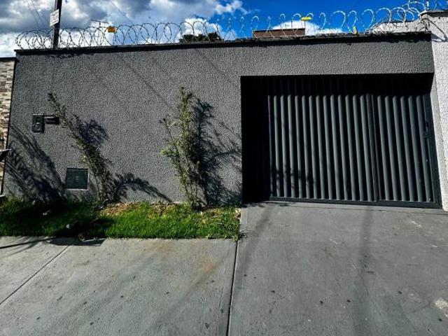 Casa à venda no Setor Serra Dourada III Aparecida de Goiânia, 2 quartos, suíte e área com churrasq