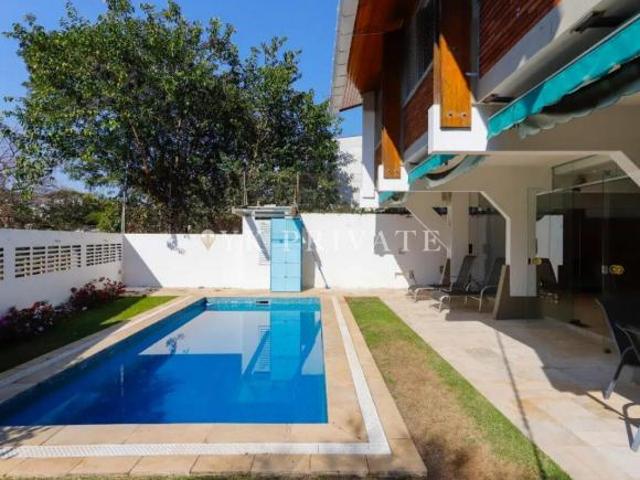 Casa à venda no Sumaré com 359m²  3 dormitórios, 1 suíte, 6 vagas de garagem