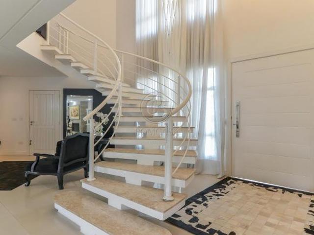 CASA EM CONDOMÍNIO FECHADO COM ESPAÇO DE JARDIM E